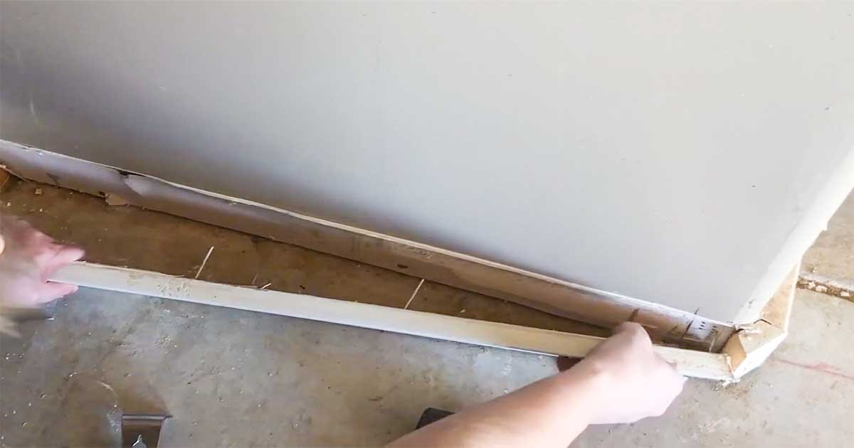 How To Remove Baseboards Without Damage • Queen Bee of Honey Dos