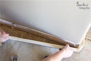 How To Remove Baseboards Without Damage • Queen Bee of Honey Dos