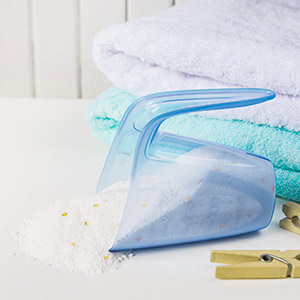 DIY Powder Laundry Detergent • Queen Bee of Honey Dos